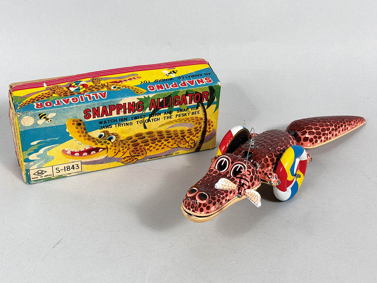 crocodile snapping alligator