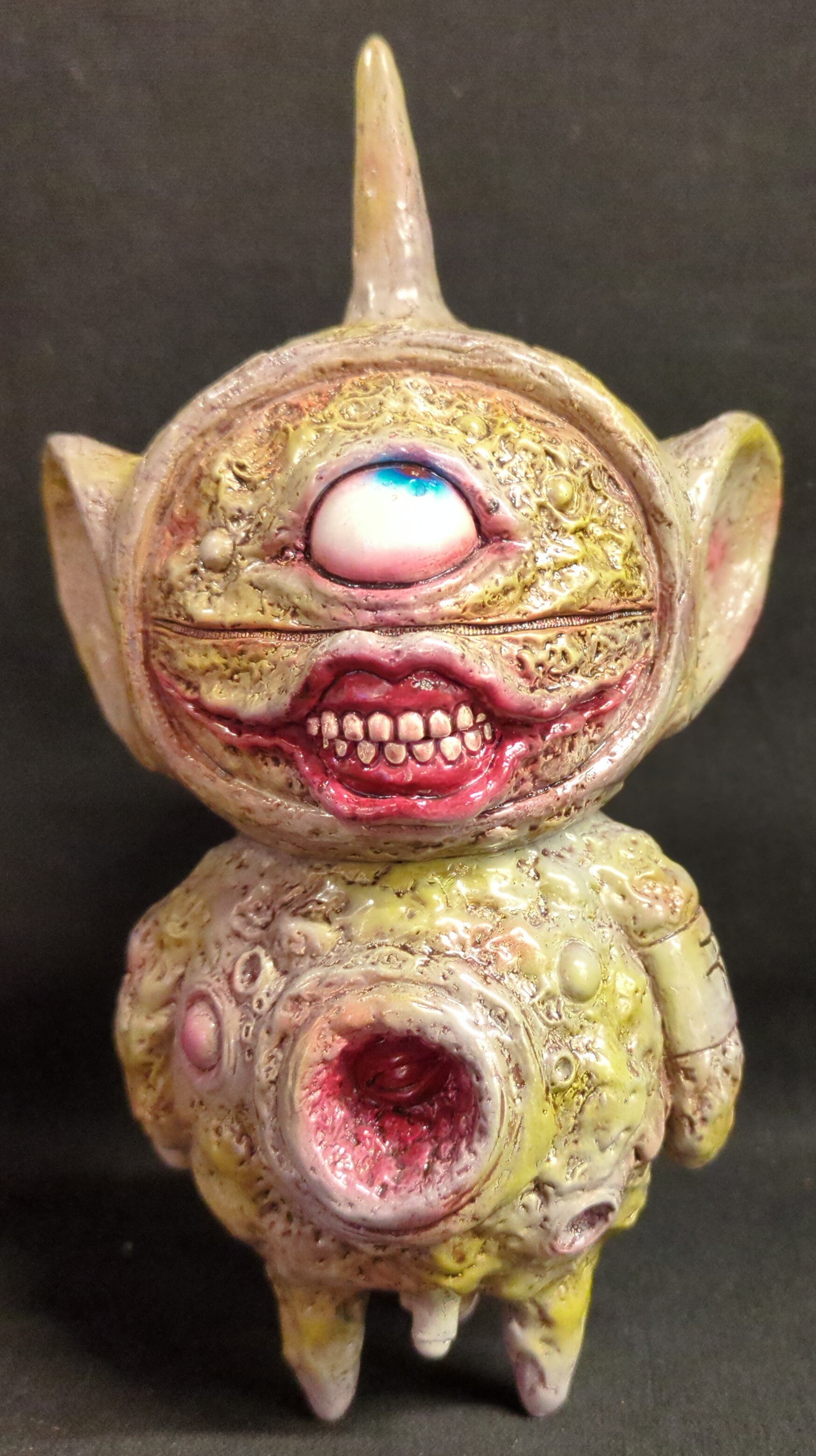 KAIJU TAN TELEMIMI TELE ZOMBIE (GREY) | Mandarake Online Shop