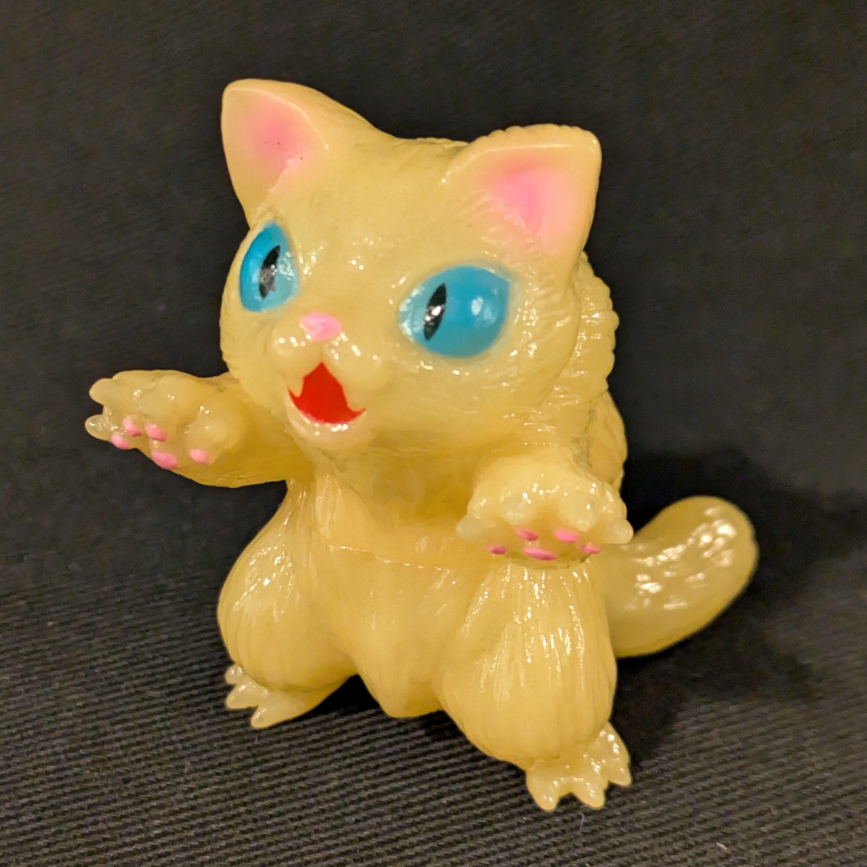 MAXTOY MONSTERBOOGIE ニャギラ (蓄光成型/青目/ピンク） | まんだらけ Mandarake