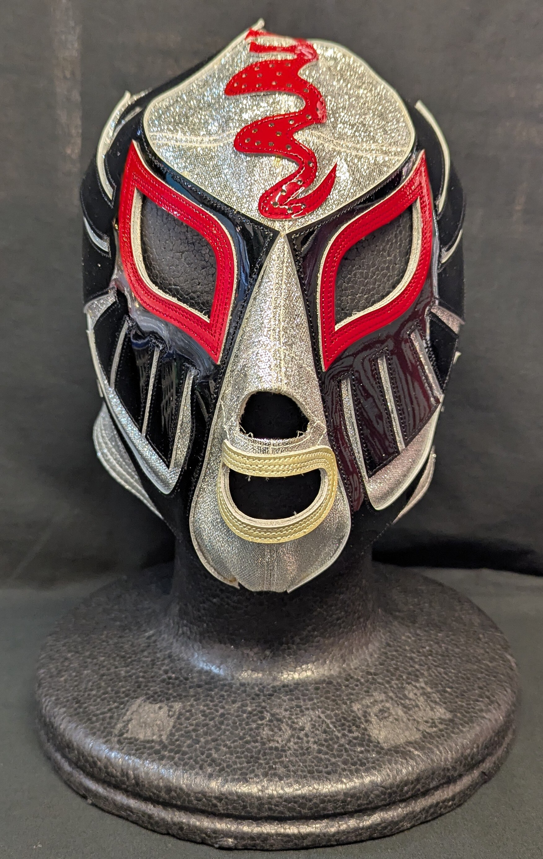 プロレスマスク OJISAN製【ザ・コブラ(銀ラメ生地×黒・赤フチ)】 タグ付き サイン入り | まんだらけ Mandarake