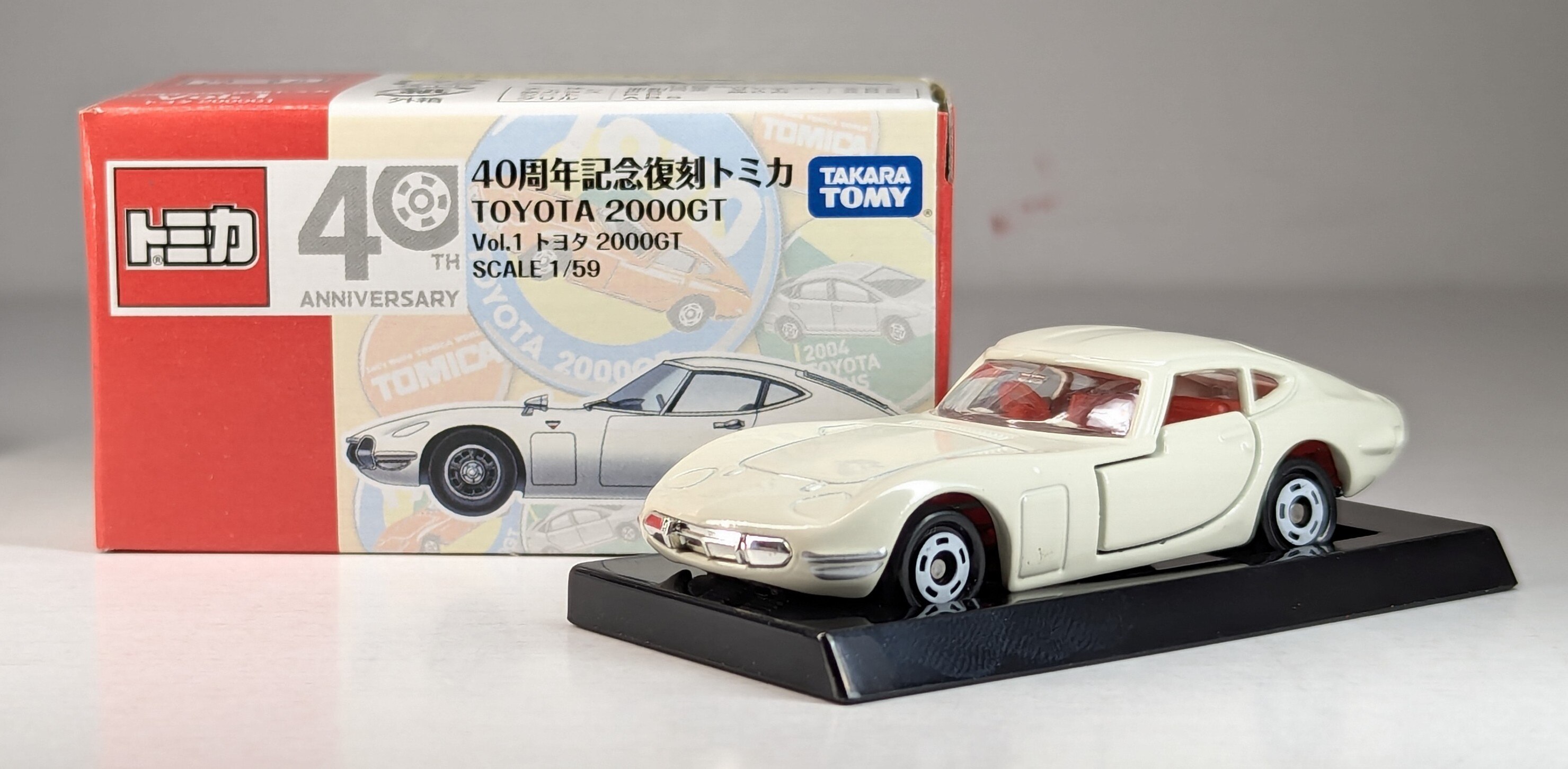 タカラトミー 40周年記念復刻トミカ コレクション台/ネームシール付 トヨタ 2000GT/ホワイト Vol.1 | まんだらけ Mandarake