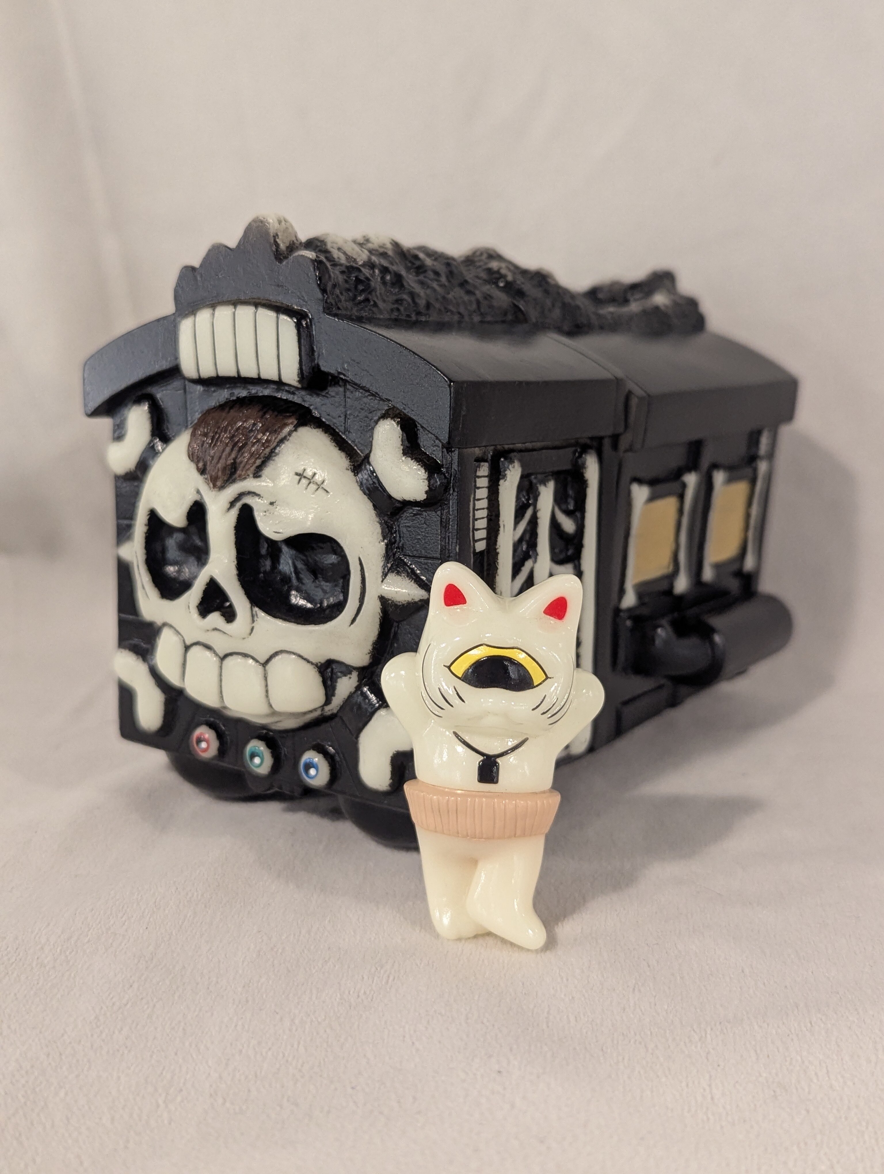 REALHEAD 真夜怪速アディオス(蓄光成型/ガンメタ/黒/黄色塗装/猫/黒黄目/茶腹巻) | まんだらけ Mandarake
