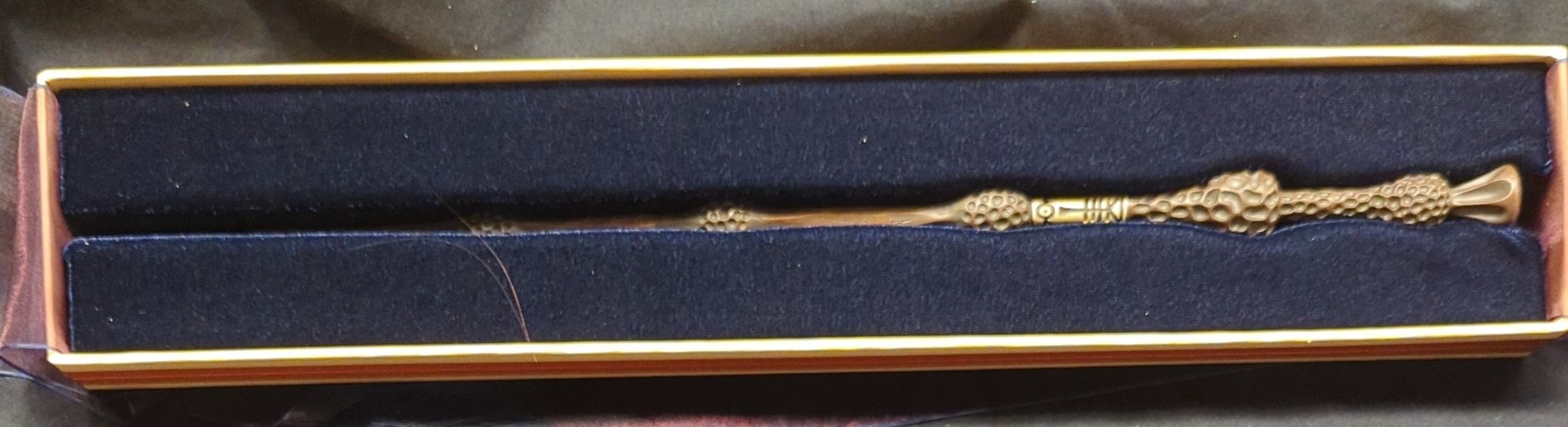 The Noble Collection Prop Repllica：1/1Scale Albus Dumbledore Wand（in ...