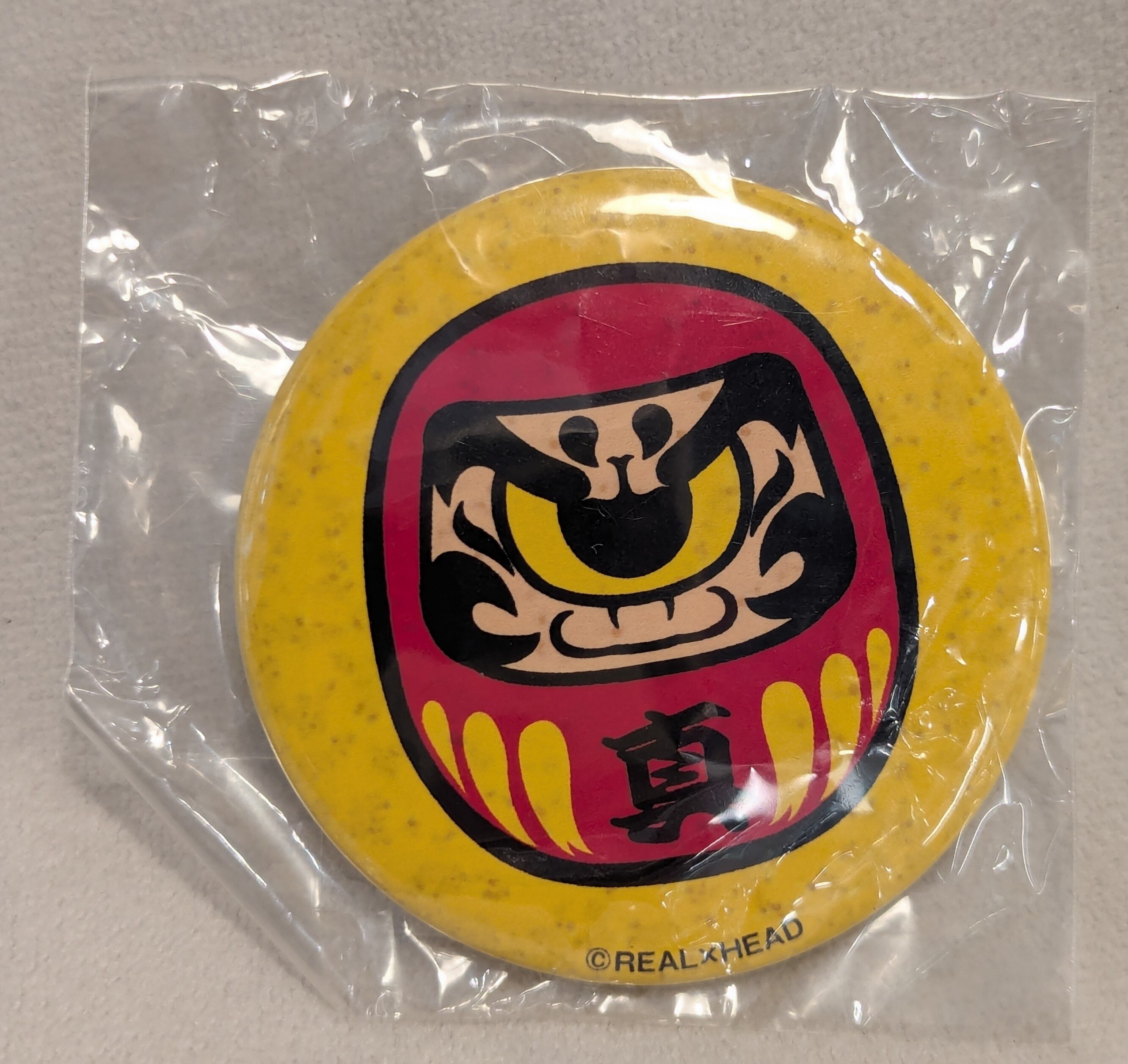 REALHEAD フォーチュンだるま 缶バッジ 黄 | まんだらけ Mandarake