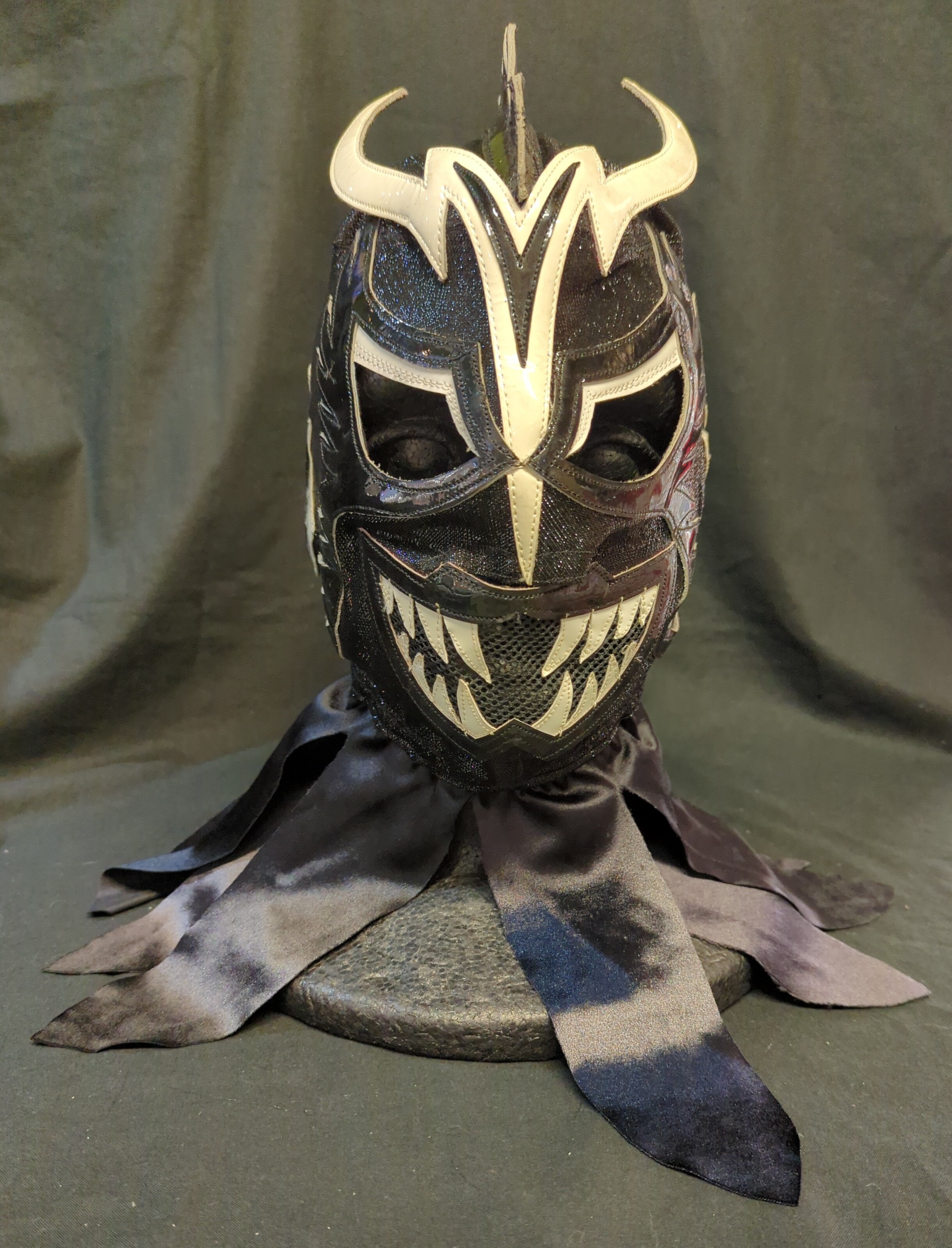 プロレスマスク 【ウルティモ・ドラゴン 九龍タイプ(黒ラメ×黒・白フチ)】 タグなし スッポリタイプ | まんだらけ Mandarake