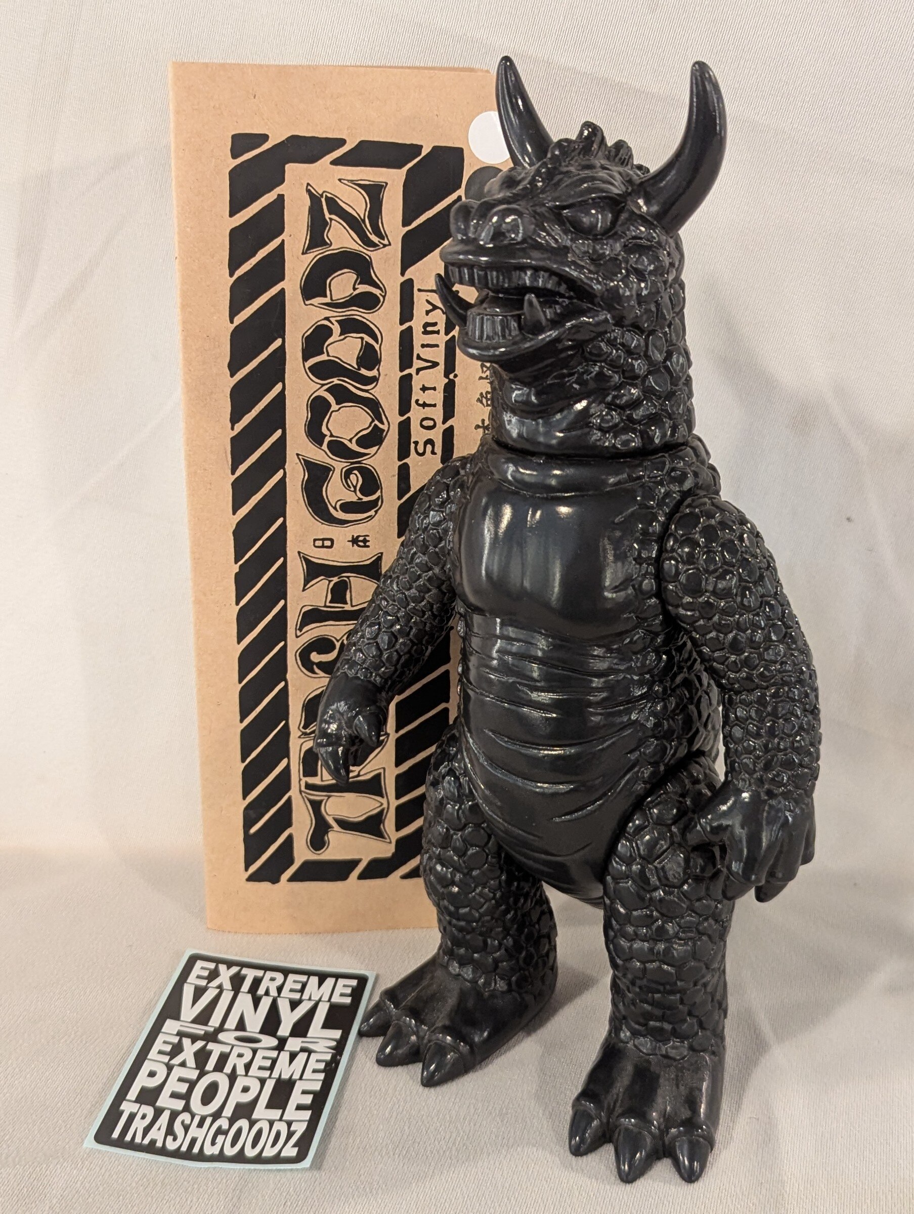TRASH GOODZ 二本角怪獣 黒成型/未塗装 | まんだらけ Mandarake
