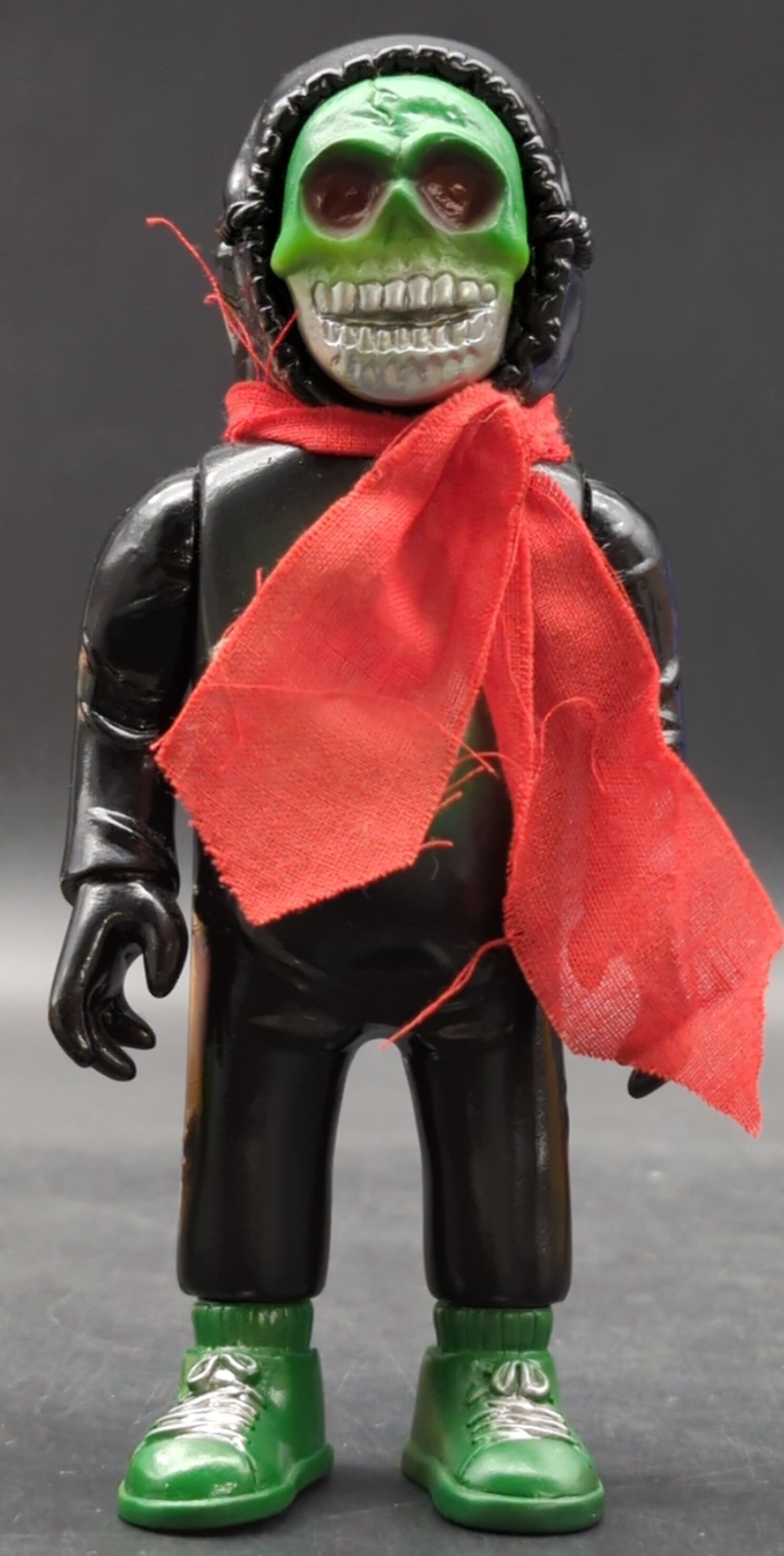 ULTRARADICALTOYWORKS Re-imported Yokai Reggie Rider Black Molding/Green/Silver/Red muffler ...
