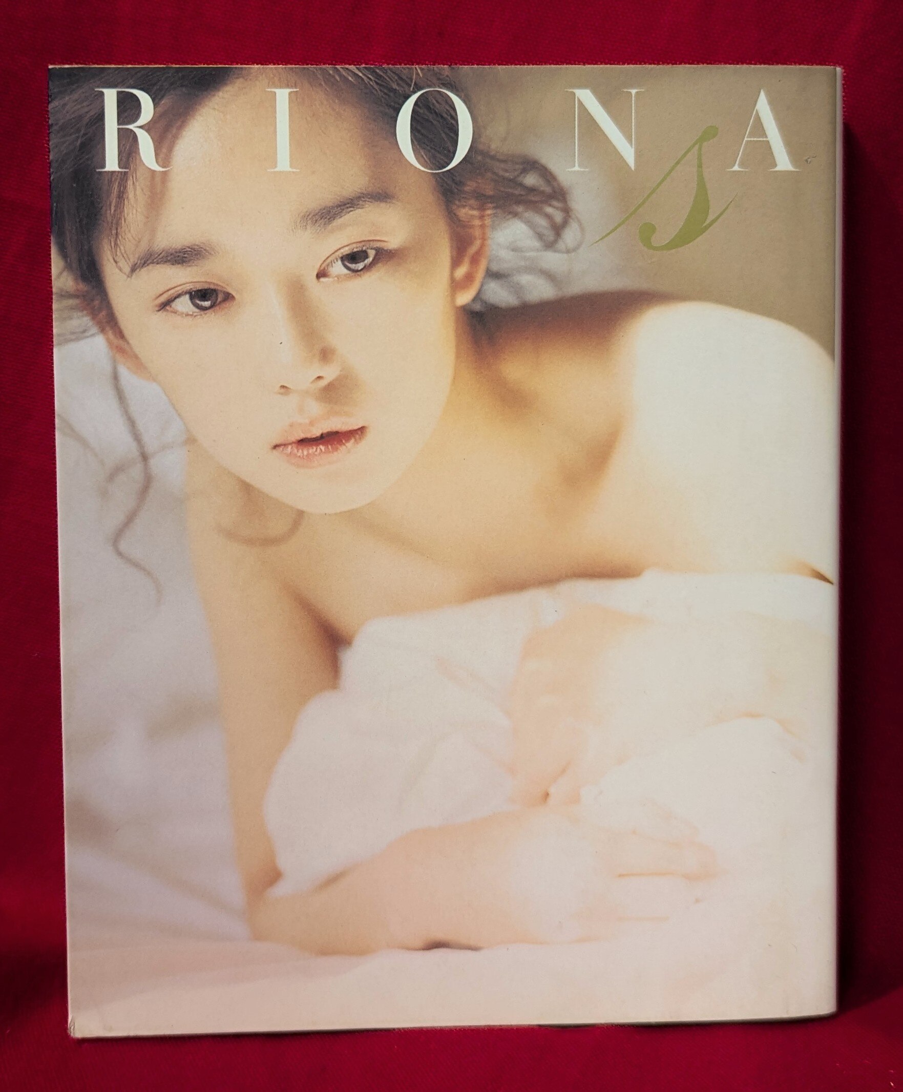 RIONA(S) 葉月里緒菜写真集 | まんだらけ Mandarake
