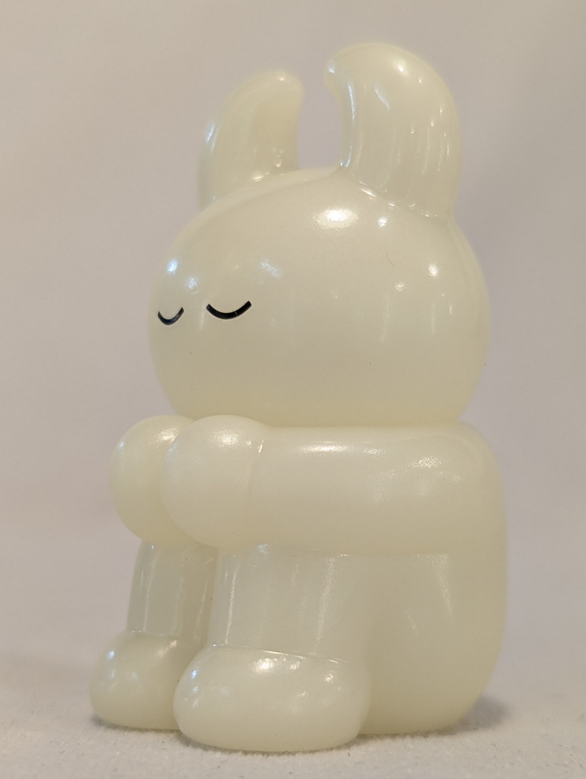MEDICOMTOY VAG 10th Anniversary 1 かんがえる UAMOU 蓄光 (--） | まんだらけ Mandarake