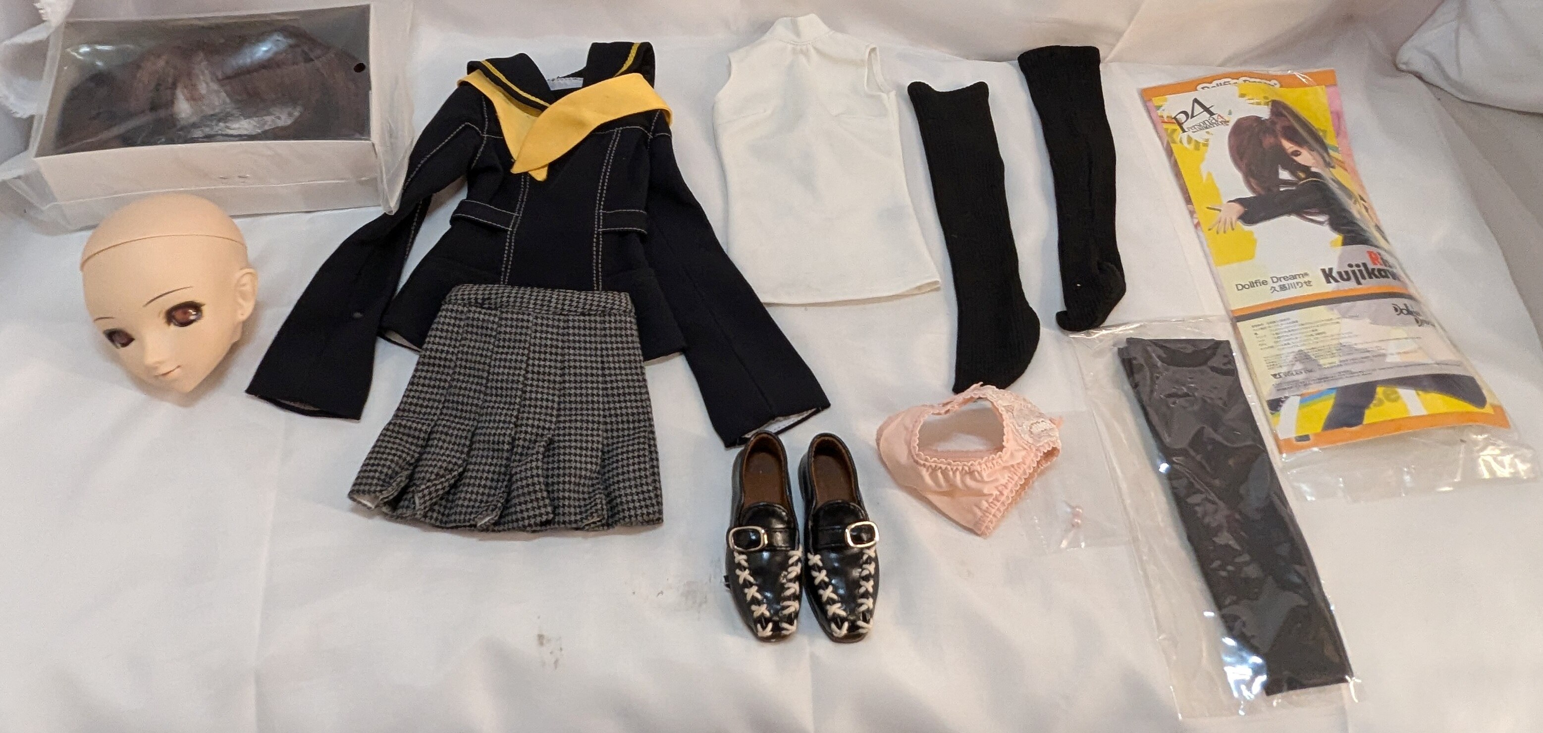 Volks Persona 4 Rise Kujikawa head and Wig, costume (one yellow part (tie clip?) missing), shoes ...