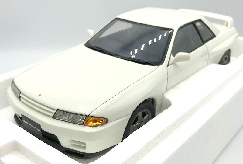 AUTOART 1/18MILLENNIUM NISSAN SKYLINE GT-R(R32) (CRYSTAL WHITE) 77342 ...