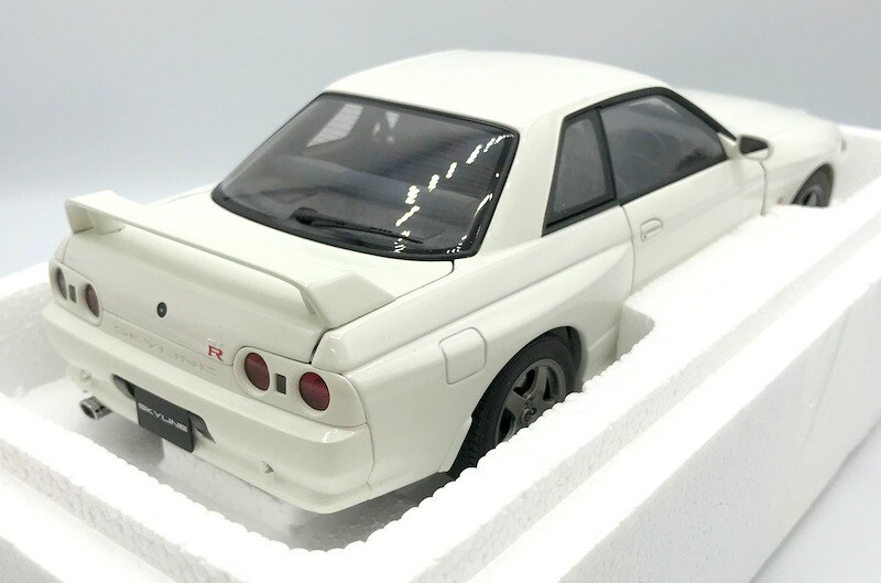 AUTOART 1/18MILLENNIUM NISSAN SKYLINE GT-R(R32) (CRYSTAL WHITE) 77342 ...