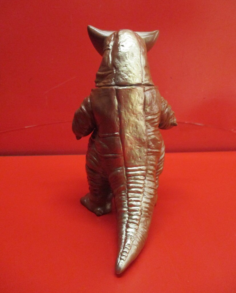 MAXTOY Mini Sofubus Kaiju Warehouse series Tsuburaya Production Gomoron brown molding gold green ...