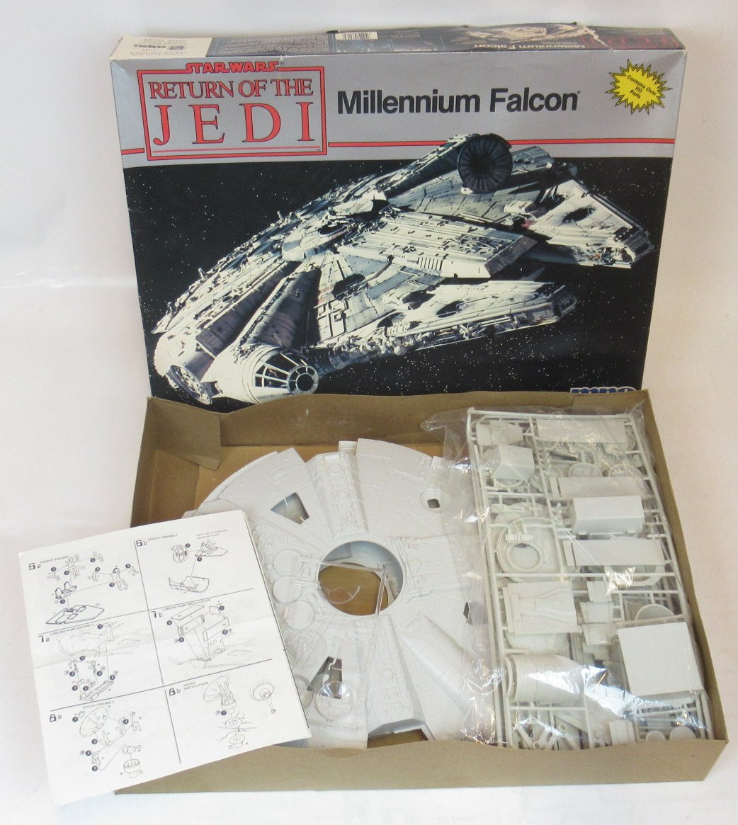 MPC SCALE MODEL KIT MILLENNIUM FALCON 8917 | まんだらけ Mandarake