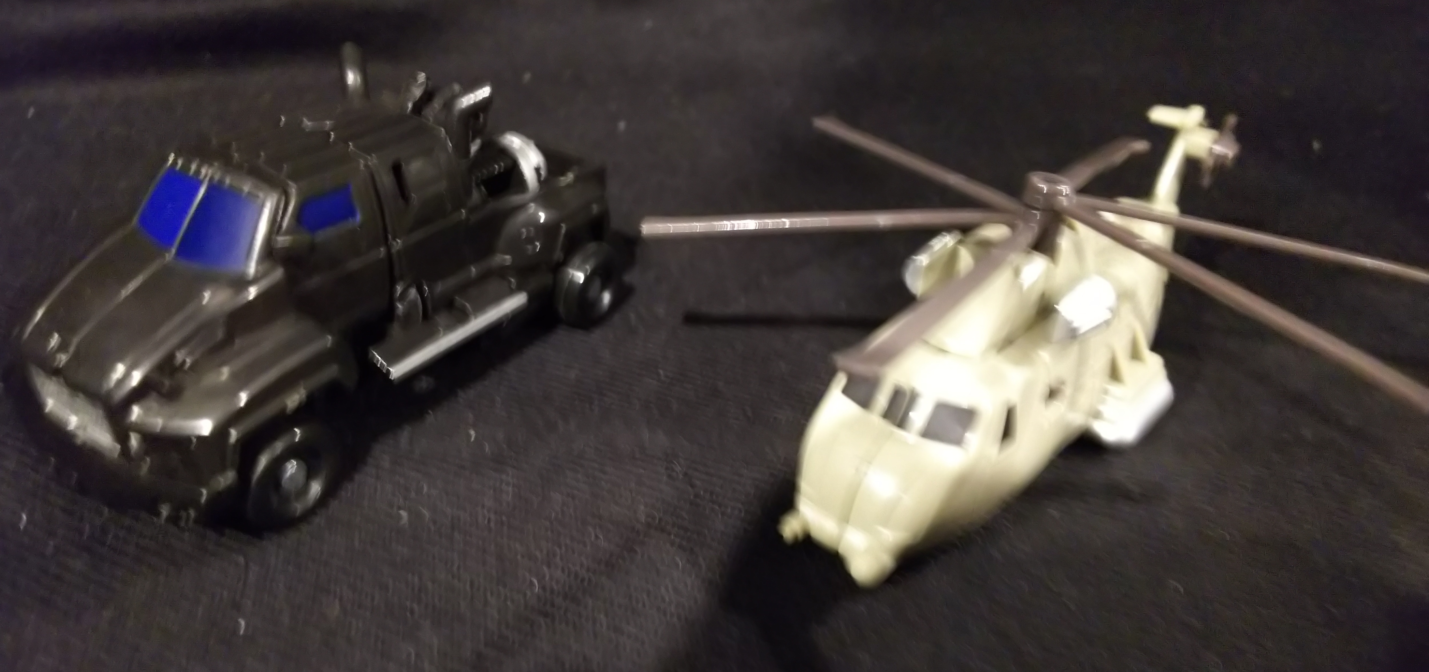 Hasbro TF / MOVIE ALLSPARK BATTLES IRONHIDE vs DESERT BLACKOUT | Mandarake Online Shop