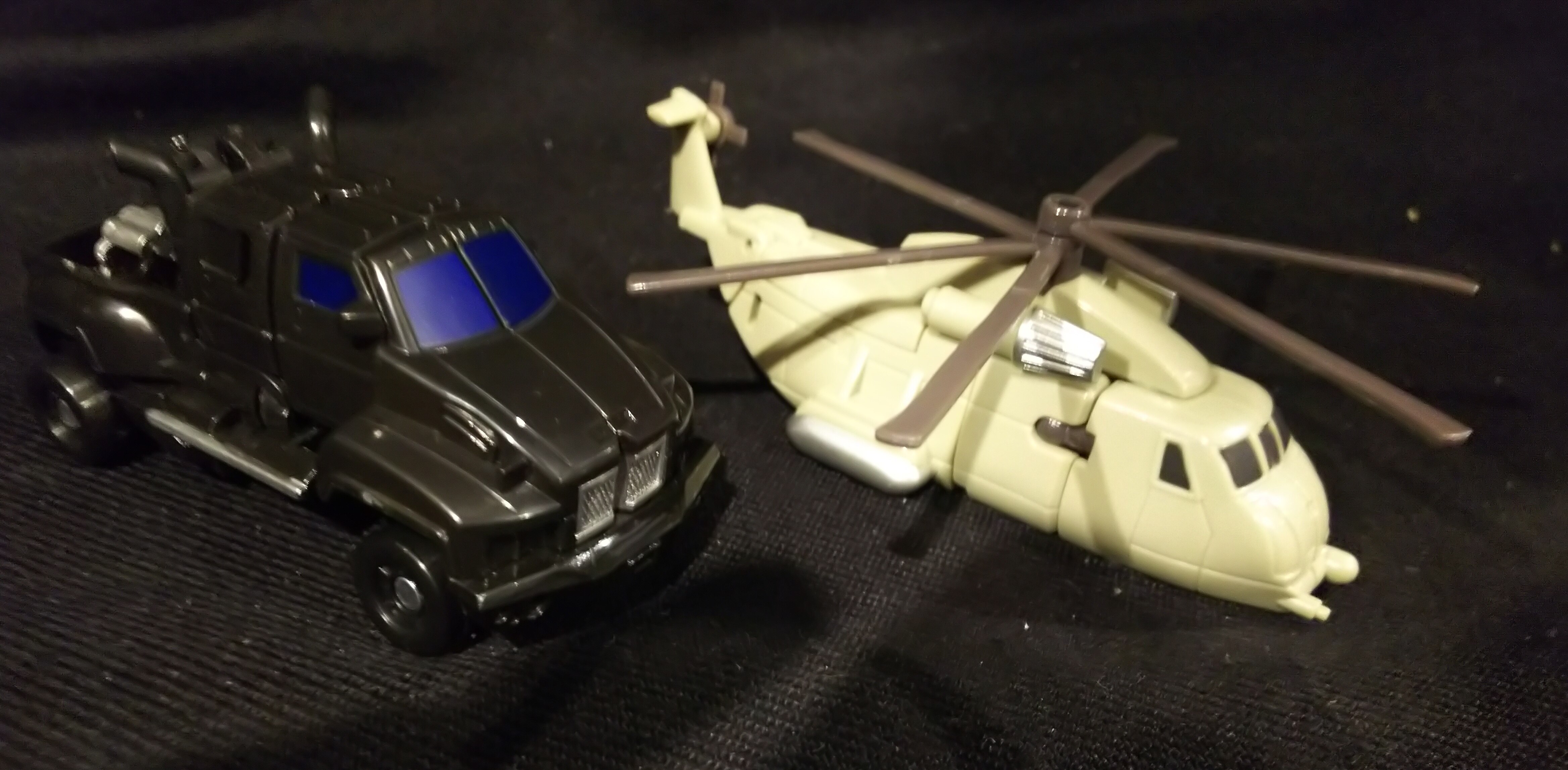 Hasbro TF / MOVIE ALLSPARK BATTLES IRONHIDE vs DESERT BLACKOUT | Mandarake Online Shop