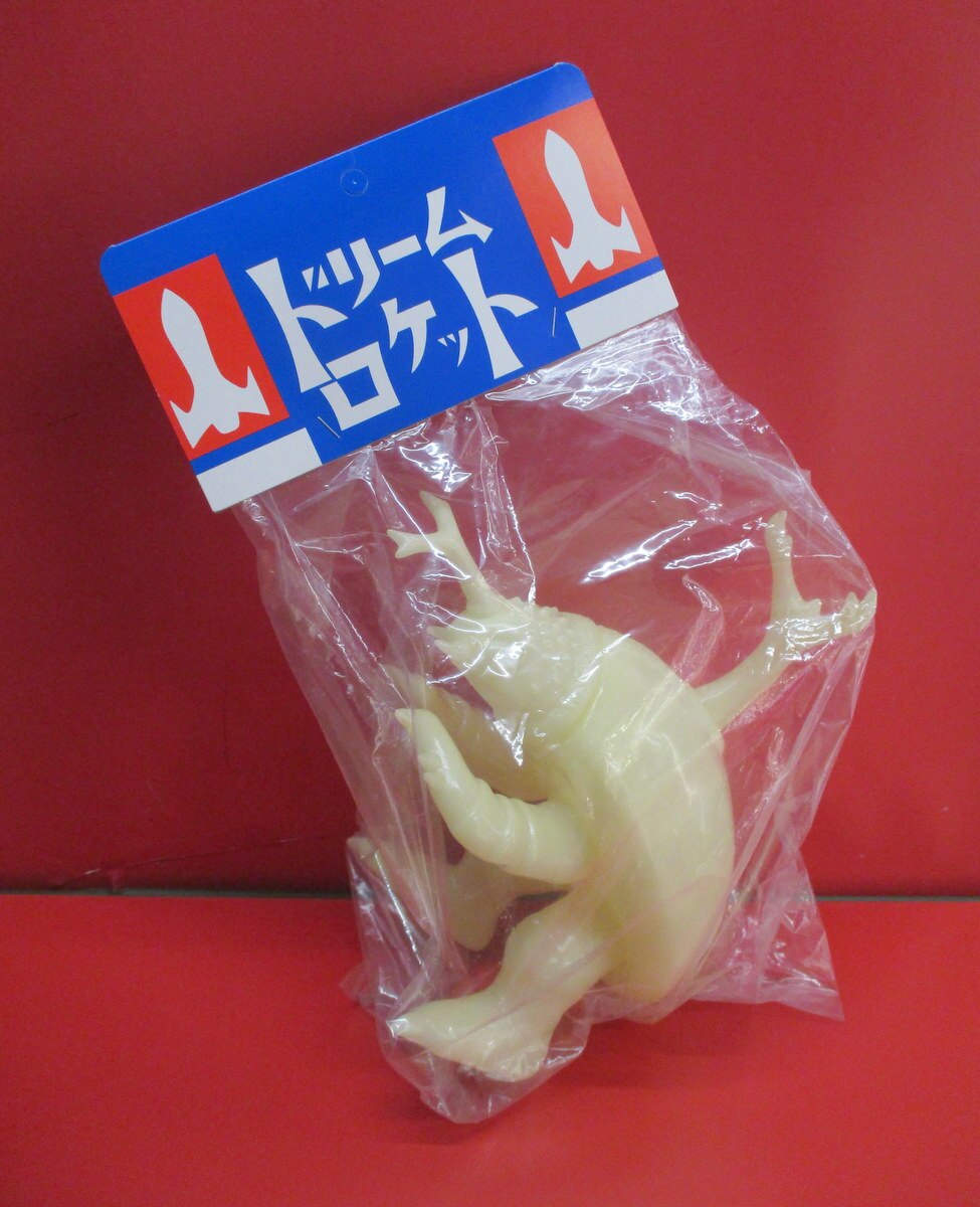 Dream rocket Kaininju Siege Team Beetle Kaiju Agon Glow in the Dark Unpainted | ありある | まんだらけ ...