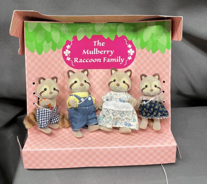 エポック社 Calico Critters The Mulberry Raccoon Family | まんだらけ Mandarake