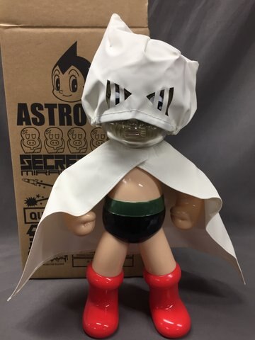 SECRET BASE Middle Scale Caped Astro Boy RESmileiv ver. | まんだらけ Mandarake