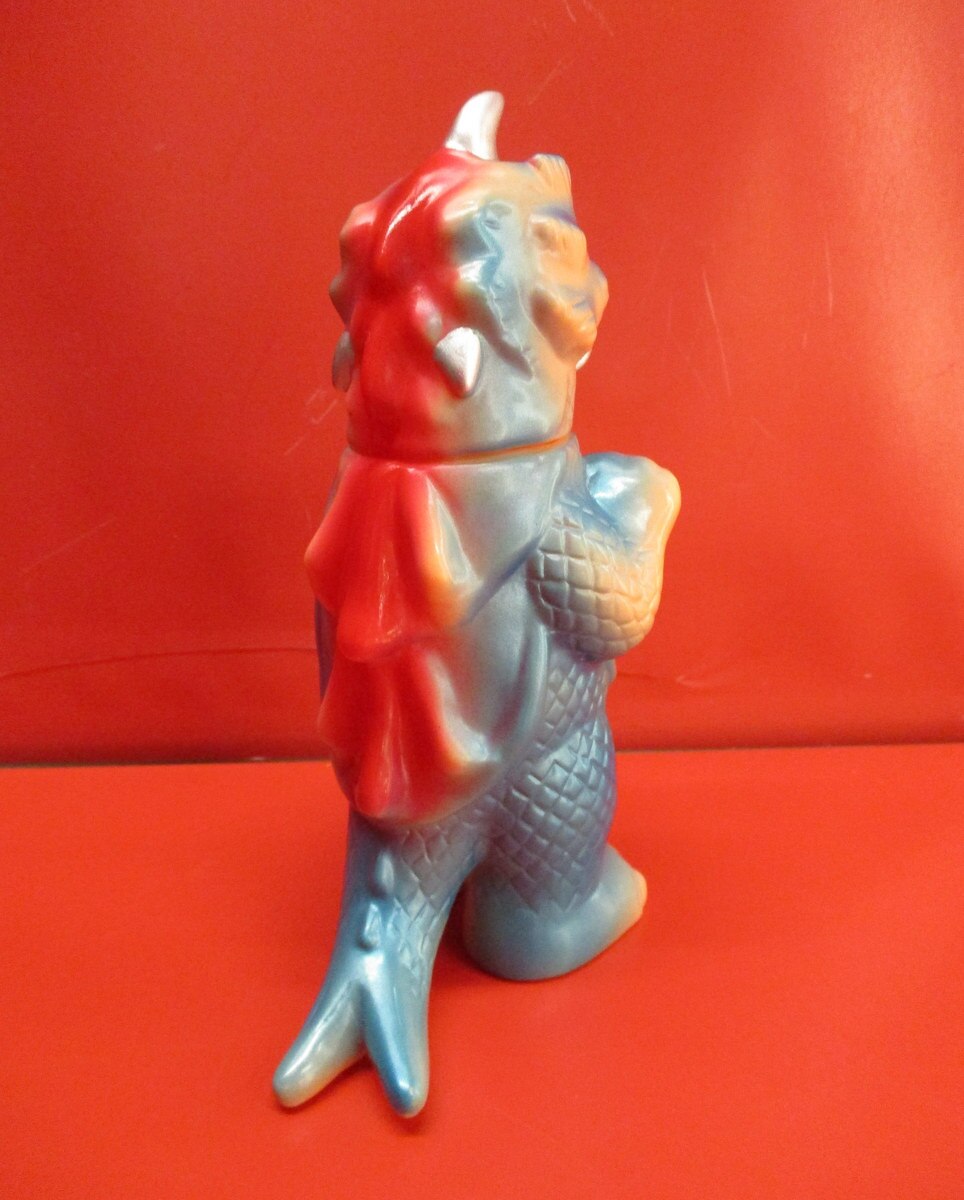 USTOYS Ultra Q Daikaiju Serie Gomess (flesh colored molding / Blue Metallic) Mail Order Limited ...