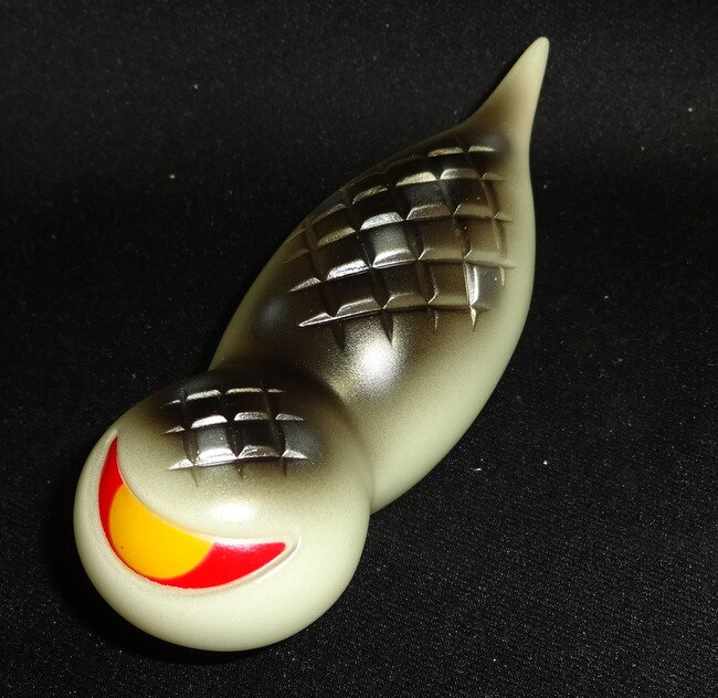 REALHEAD/アジトX スネ～くん(蓄光成型/黒/銀水玉塗装/赤/黄色目) | まんだらけ Mandarake