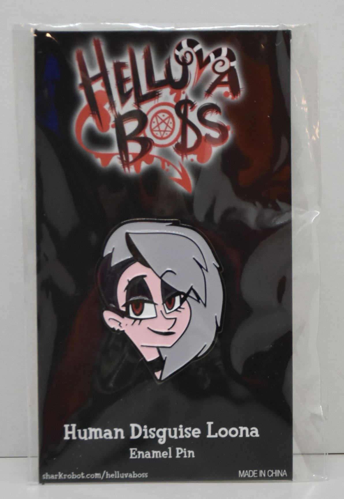 sharkrobot Enamel Pin Human Disguise Loona | まんだらけ Mandarake