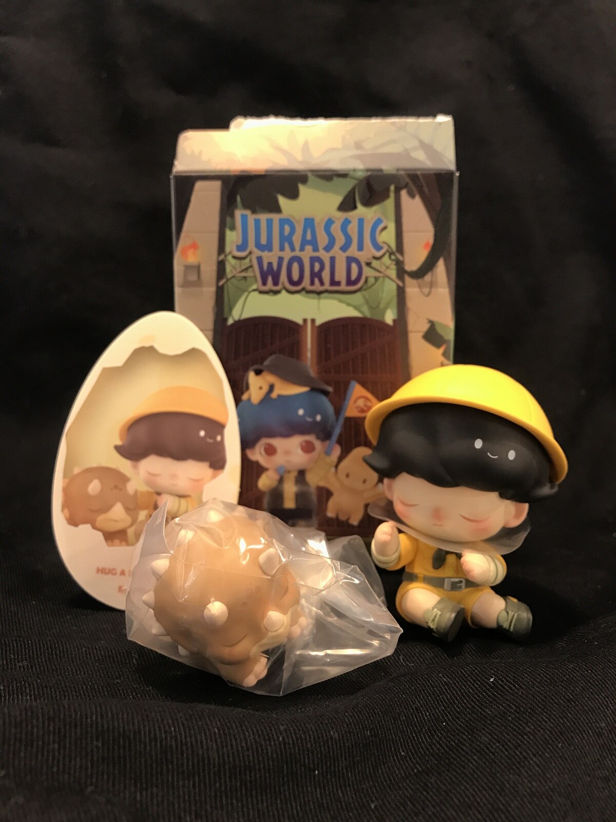 POPMART JURASSIC WORLD Series DIMOO HUG A DINOSAUR | まんだらけ Mandarake