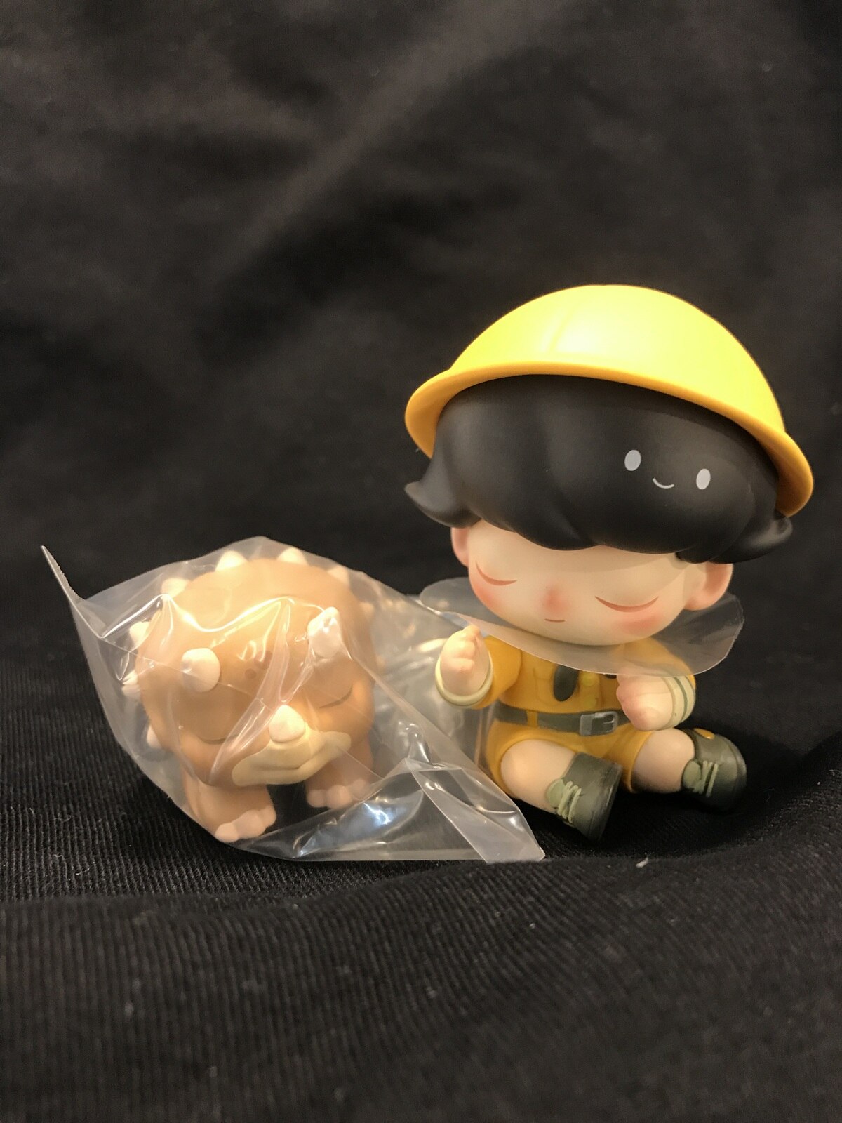 POPMART JURASSIC WORLD Series DIMOO HUG A DINOSAUR | まんだらけ Mandarake