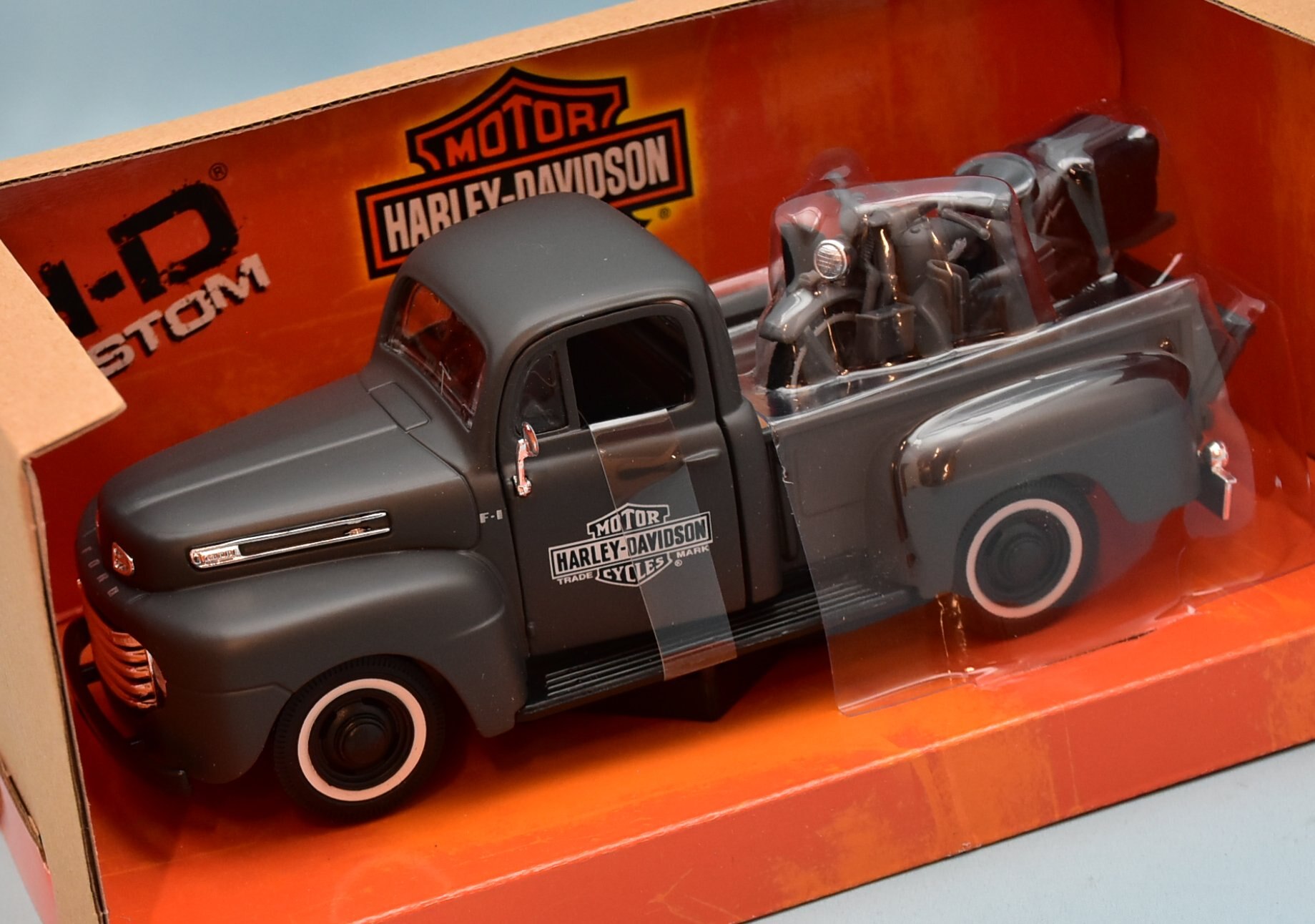 Maisto 1/24 H-D CUSTOM 1948 FORD F-1 PICKUP/1942 WLA FLATHEAD 32185 | まんだらけ Mandarake