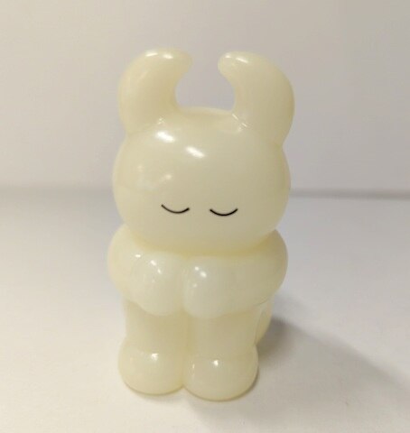 MEDICOMTOY VAG 10th Anniversary 1 かんがえる UAMOU 蓄光 (--） | まんだらけ Mandarake