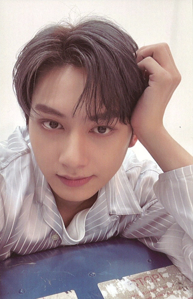 SEVENTEEN 2021 5TH FAN MEETING CARAT LAND Lager T-shirt Bonus Item JUN Trading Card back light ...