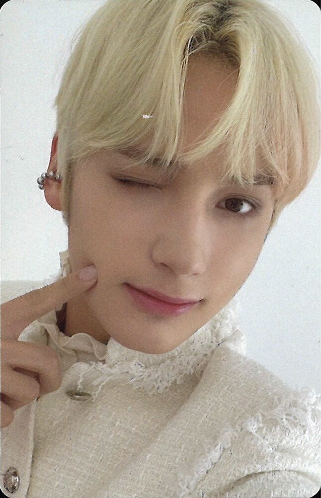 TOMORROW X TOGETHER/TXT The Chaos Chapter: FIGHT OR ESCAPE FIGHT: TOGETHER HUENINGKAI Trading ...
